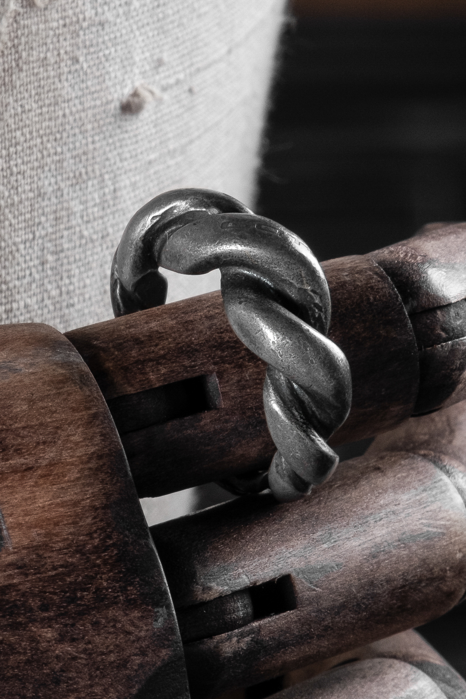 GOTI AN919 Twisted Ring | Elixirgallery