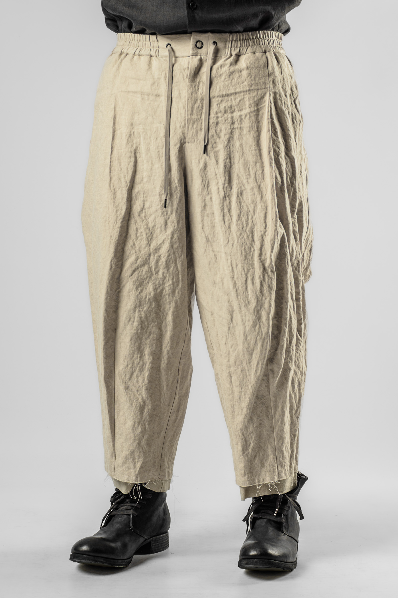 DEVOA Pleated Cropped Trousers | Elixirgallery